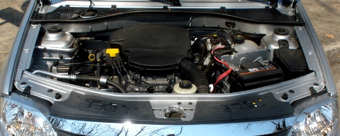 Test Renault Logan 1.6L 8V - Mega Autos