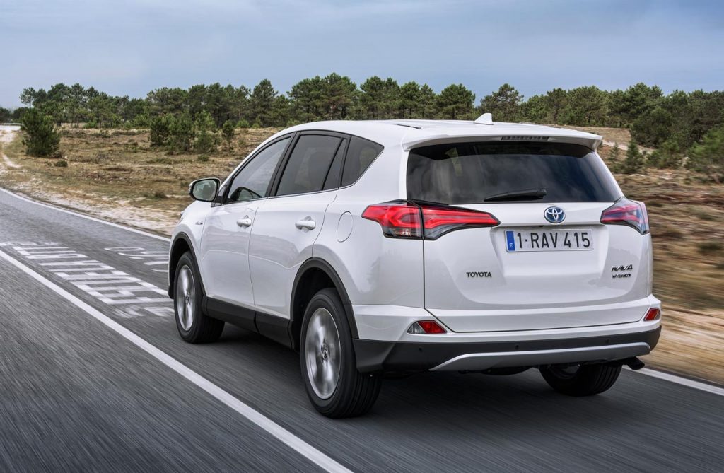 Toyota-RAV-4-dinamica-atras - Mega Autos