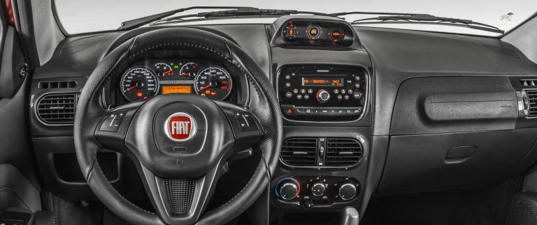 Fiat-Strada-interior1 - Mega Autos