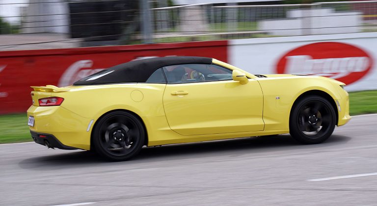 Chevrolet-Camaro-Cabrio-amarillo-tw - Mega Autos