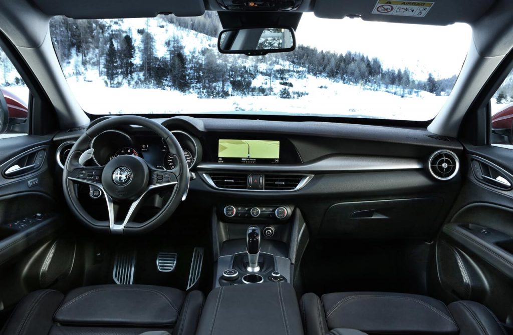 Alfa-Romeo-Stelvio-ar-interior - Mega Autos