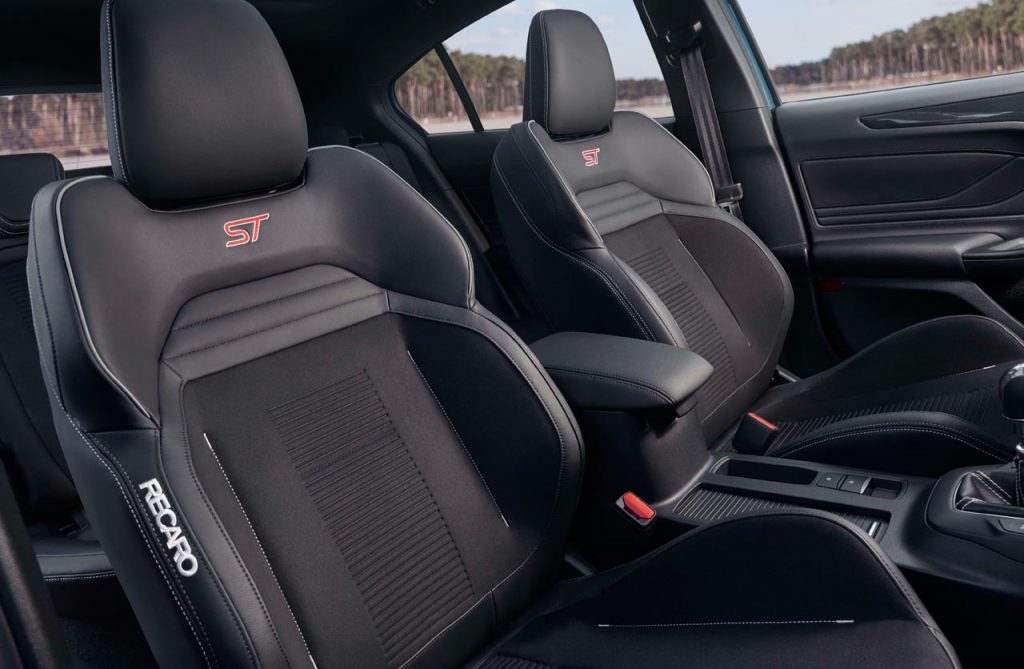 Ford-Focus-ST-2019-butacas-recaro - Mega Autos