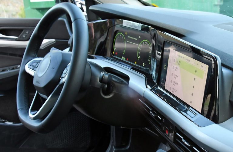 vw-golf-mk8-interior-espia - Mega Autos