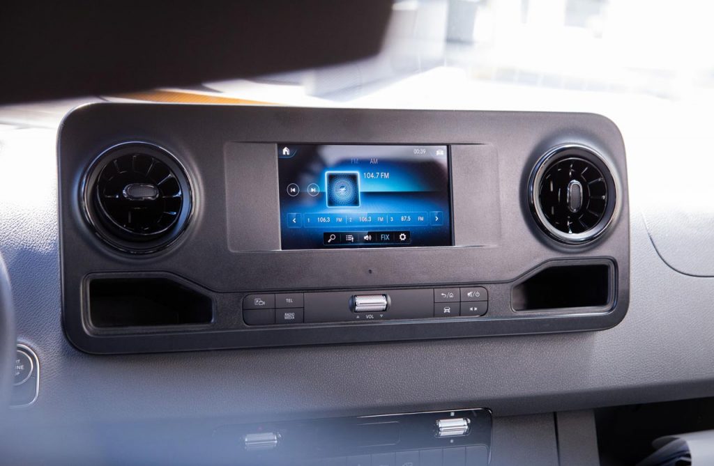 Nueva-Sprinter-pantalla - Mega Autos