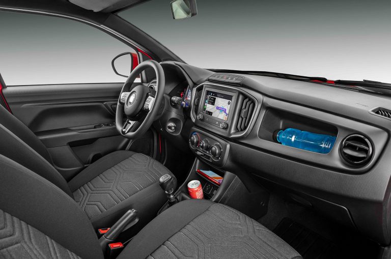 Nueva-Fiat-Strada-Freedom-CD-interior - Mega Autos