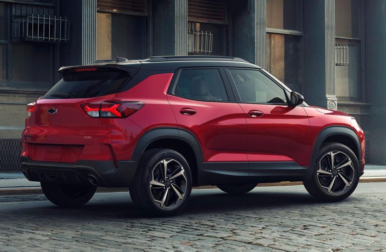 2021-Chevrolet-Trailblazer-RS-trasera - Mega Autos