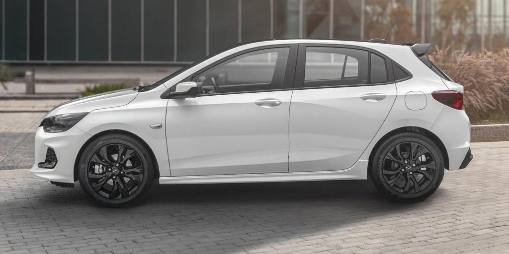 2021-Chevrolet-Onix-RS-exterior-02 - Mega Autos