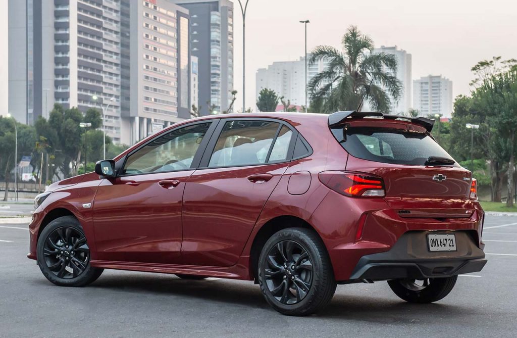 Onix-RS-trasera - Mega Autos