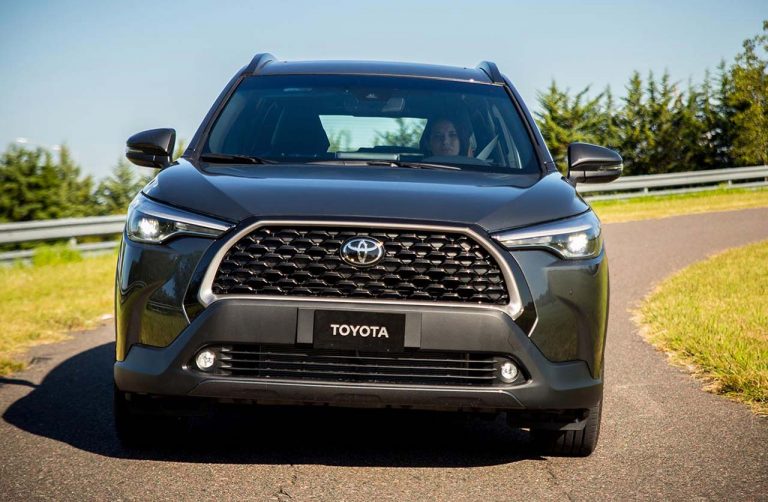 Toyota-Corolla-Cross-SEG-frente - Mega Autos
