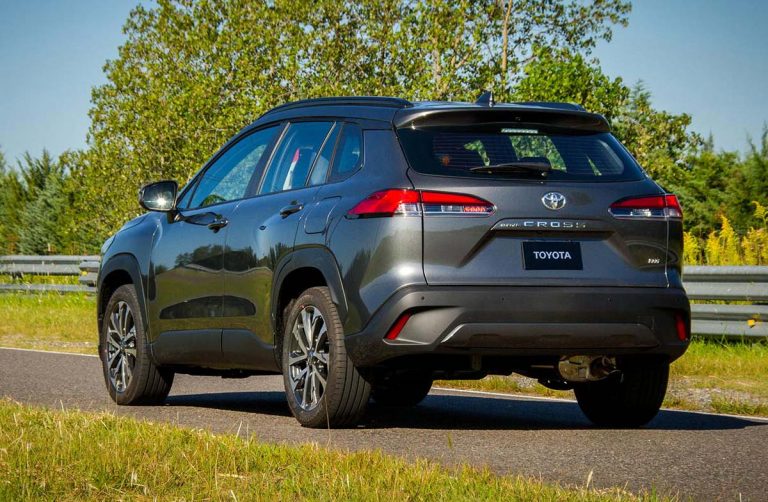 Toyota-Corolla-Cross-SEG-trasera - Mega Autos