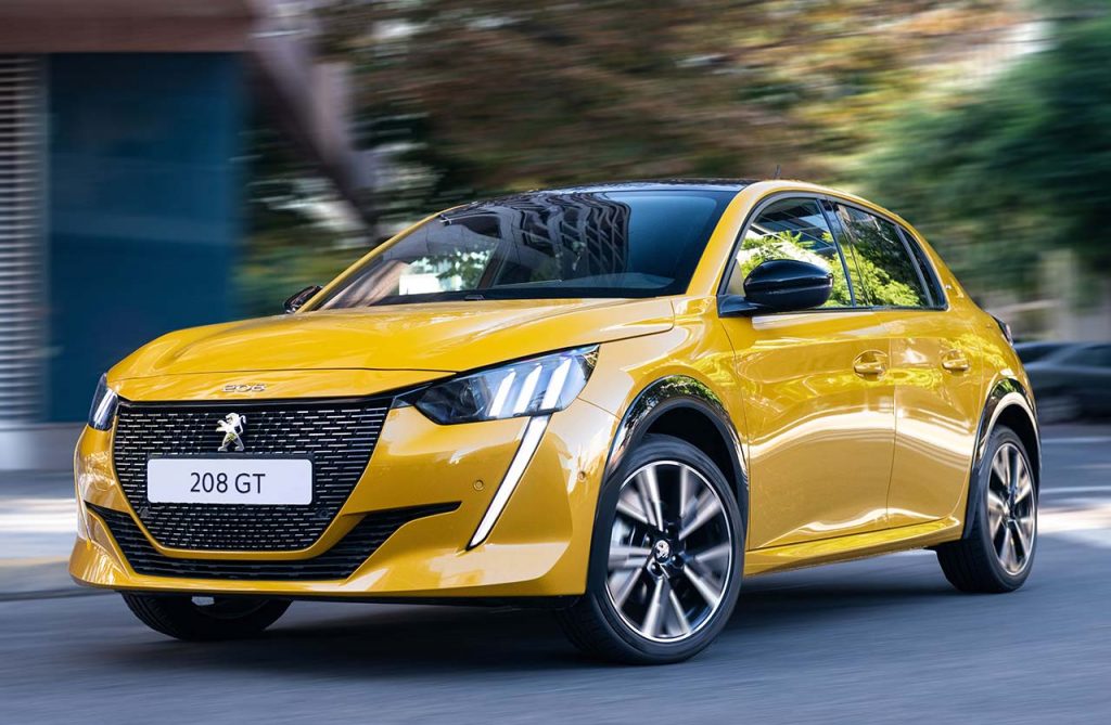 Peugeot-208-GT-ar-curva - Mega Autos