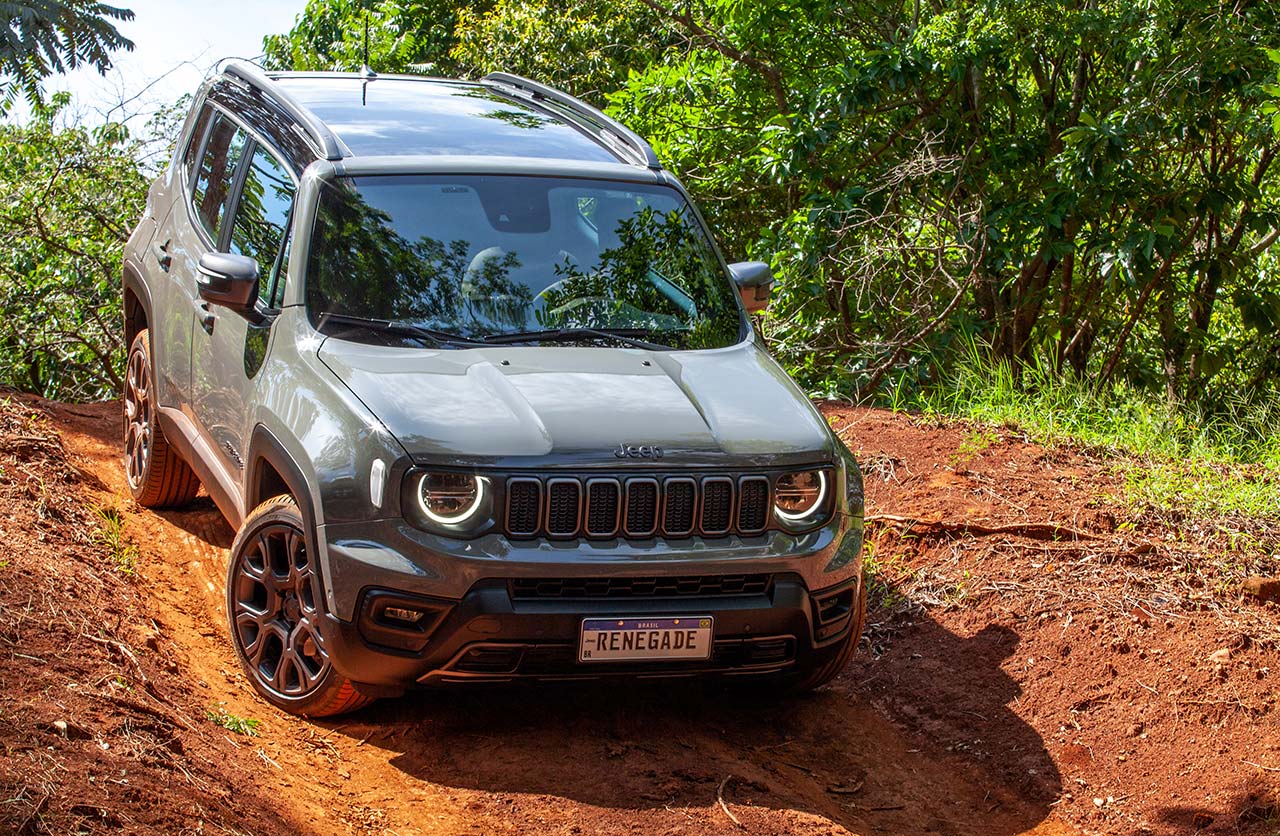 Jeep-Renegade-Serie-S-2022-offroad - Mega Autos