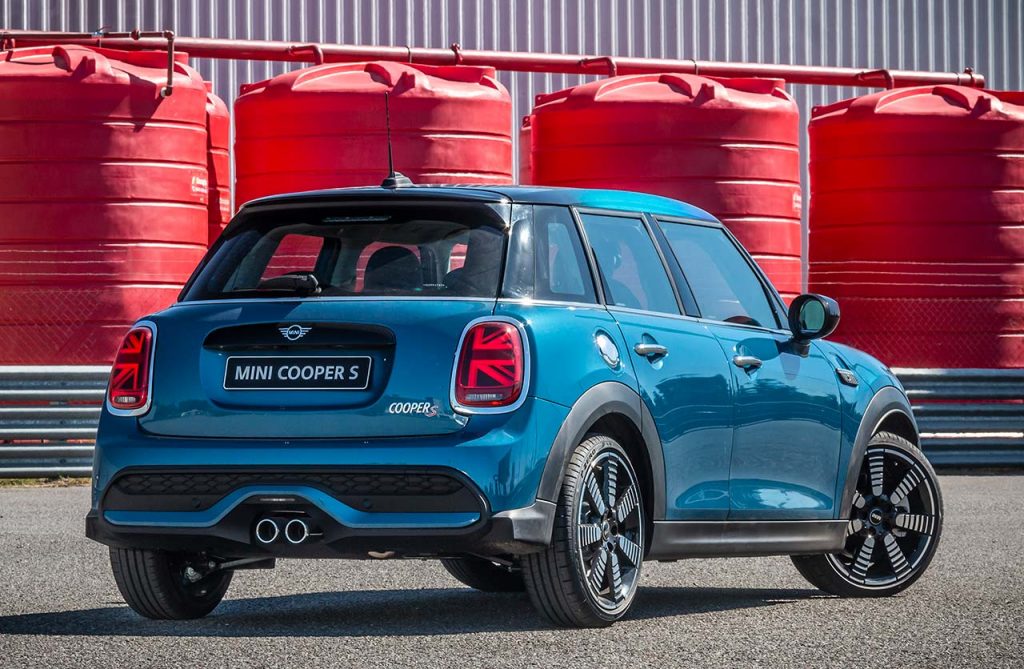 Nuevo-MINI-2022-Hatch-atras - Mega Autos