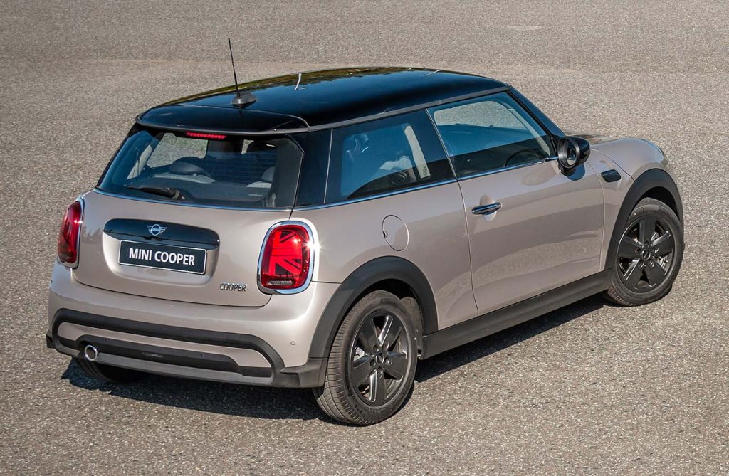 Nuevo-MINI-2022-Hatch-trasera - Mega Autos