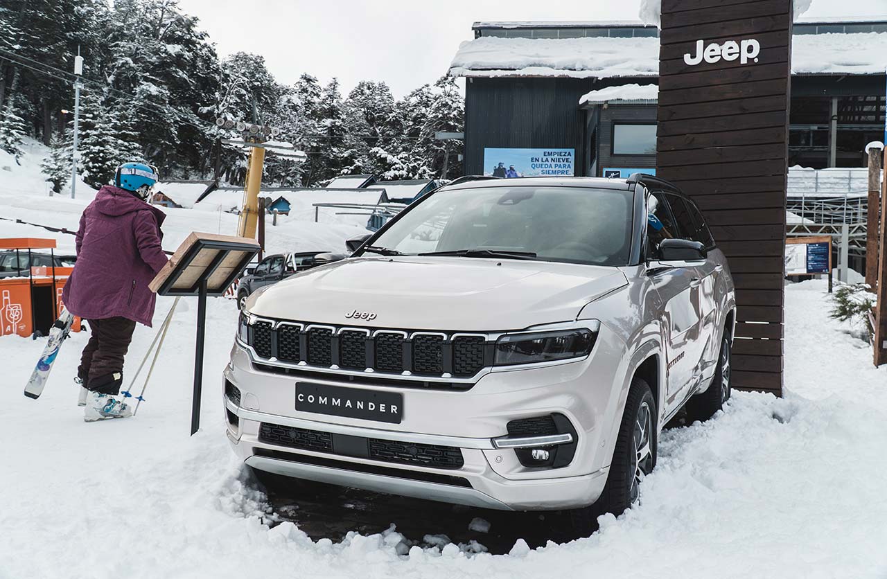 Jeep-Commander-nieve - Mega Autos