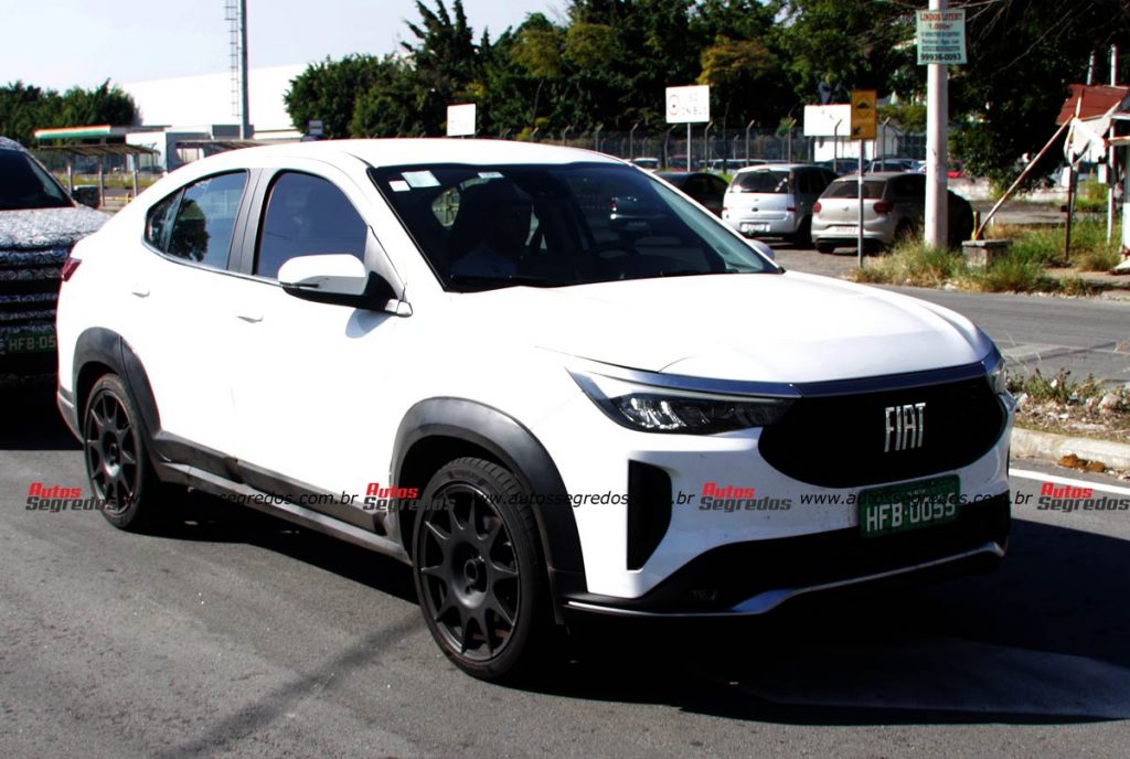 Se viene el Abarth Fastback - Mega Autos