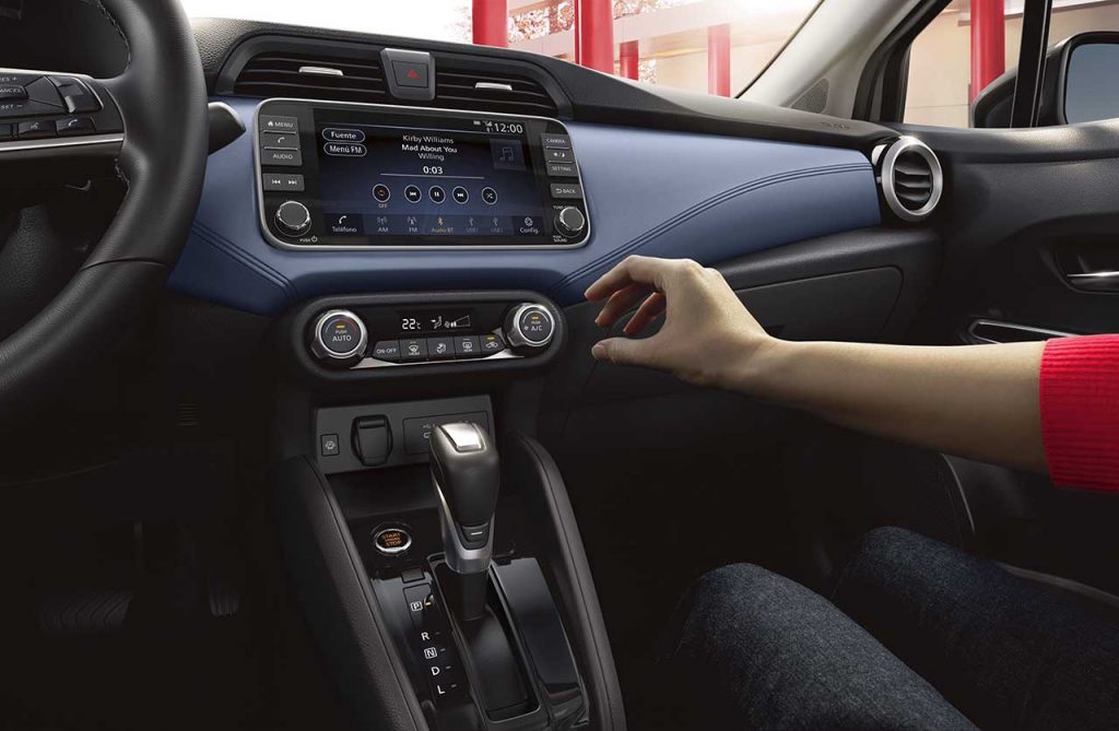 Nissan-Versa-2023-interior-1 - Mega Autos