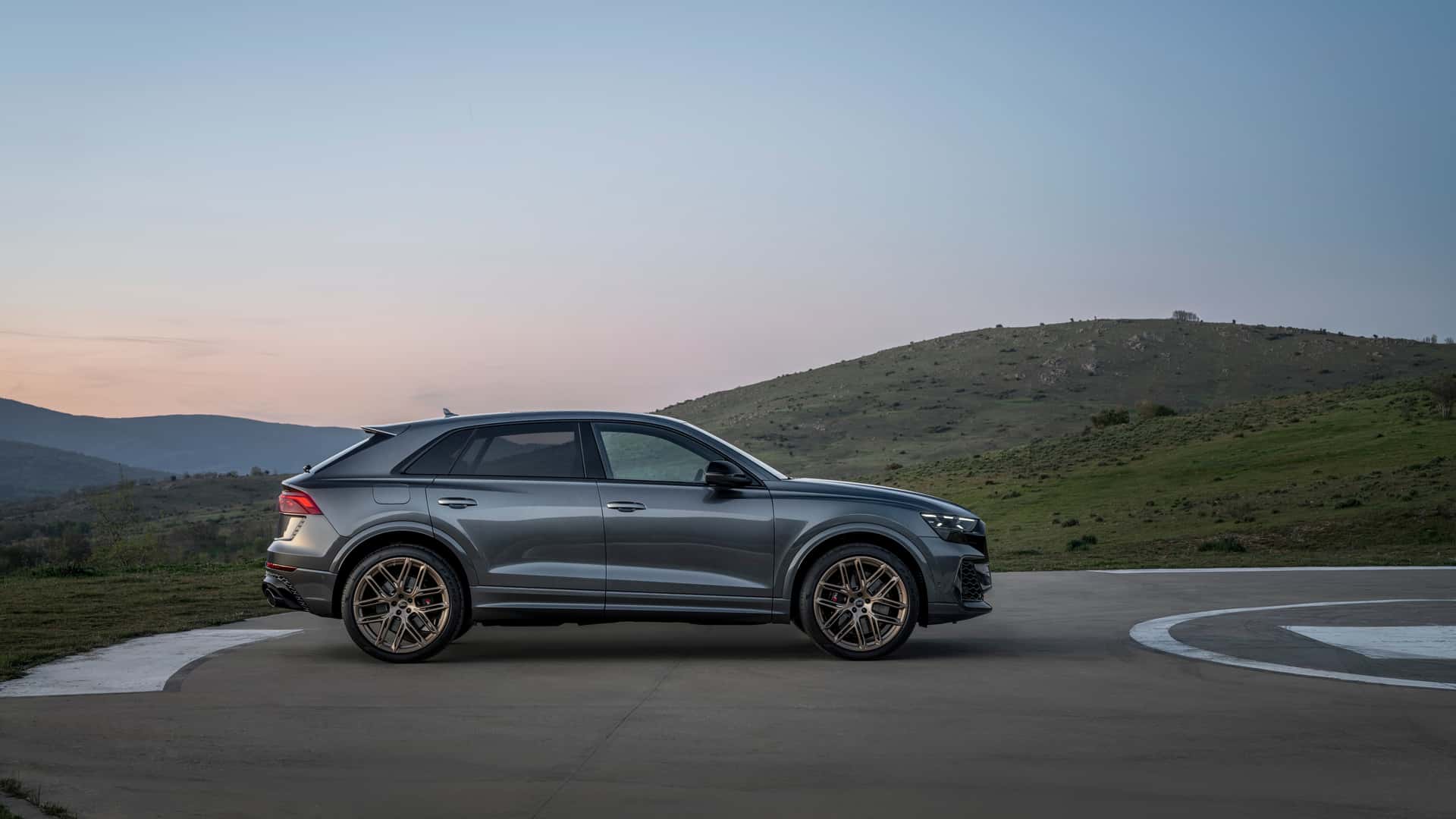 audi-rs-q8-performance-2024 (10) - Mega Autos